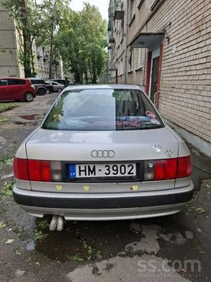 Pelēks Audi 80 1994 Rīga, ar dzinēja tilpumu 2.00 L un nobraukumu 335 tūkst. km par 600 €, foto 6 vietnē AUTOMOTO.COM.LV