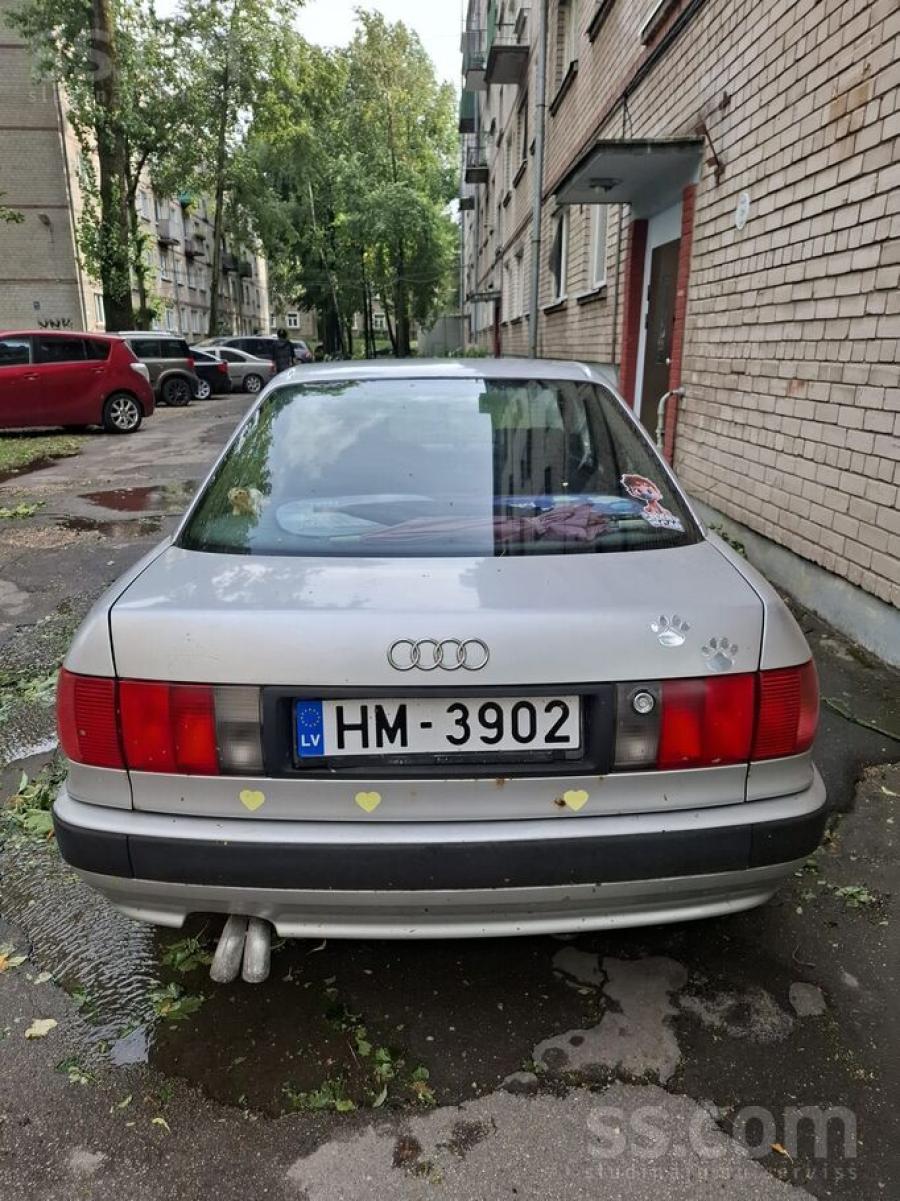 Pelēks Audi 80 1994 Rīga, ar dzinēja tilpumu 2.00 L un nobraukumu 335 tūkst. km par 600 €, foto 6 vietnē AUTOMOTO.COM.LV