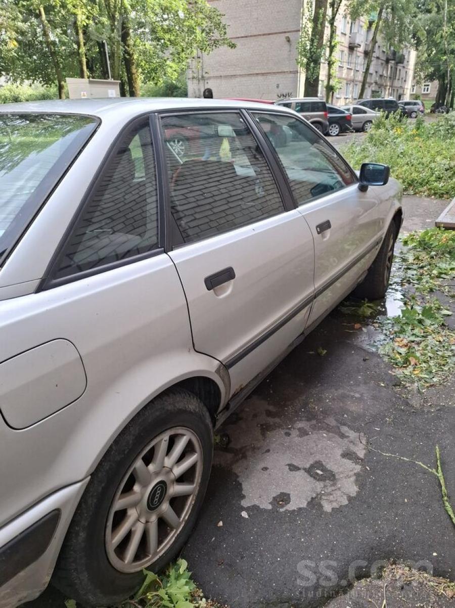 Pelēks Audi 80 1994 Rīga, ar dzinēja tilpumu 2.00 L un nobraukumu 335 tūkst. km par 600 €, foto 7 vietnē AUTOMOTO.COM.LV