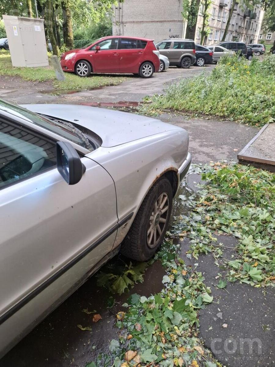 Pelēks Audi 80 1994 Rīga, ar dzinēja tilpumu 2.00 L un nobraukumu 335 tūkst. km par 600 €, foto 8 vietnē AUTOMOTO.COM.LV