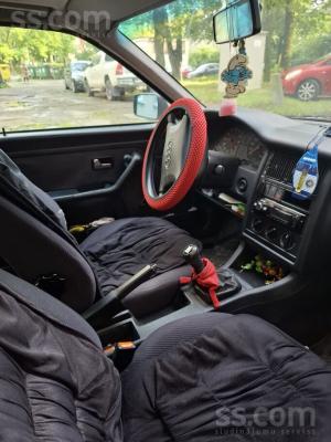 Pelēks Audi 80 1994 Rīga, ar dzinēja tilpumu 2.00 L un nobraukumu 335 tūkst. km par 600 €, foto 5 vietnē AUTOMOTO.COM.LV