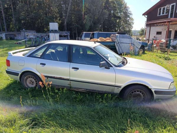 Pelēks Audi 80 1994 Šalčininkai, ar dzinēja tilpumu 1.90 L un nobraukumu 360 tūkst. km par 500 €, foto 3 vietnē AUTOMOTO.COM.LV