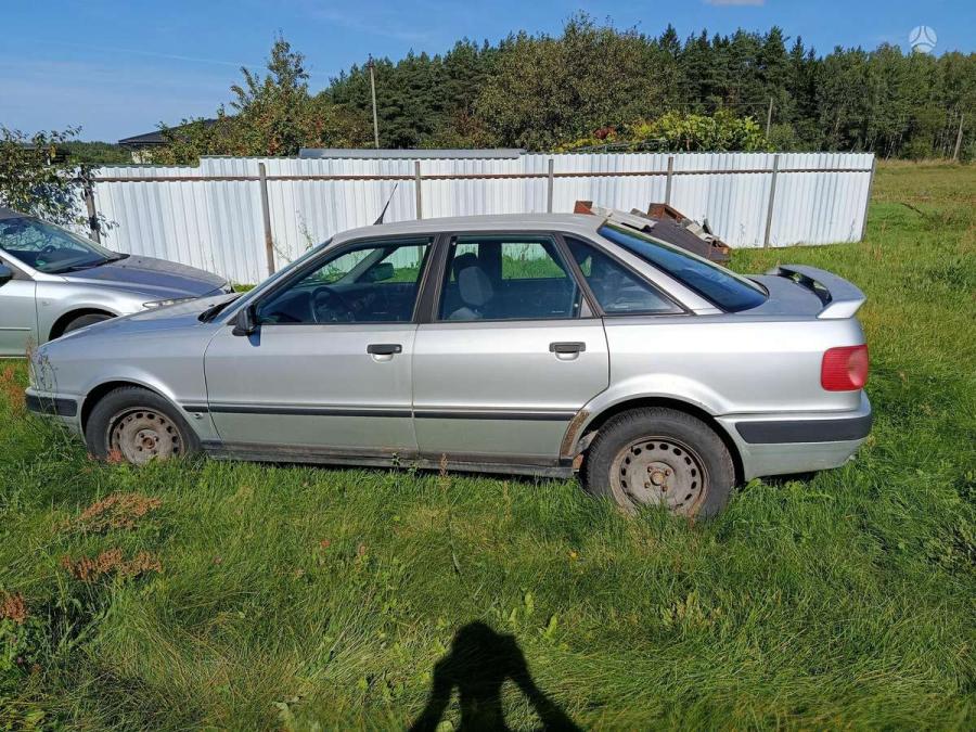 Pelēks Audi 80 1994 Šalčininkai, ar dzinēja tilpumu 1.90 L un nobraukumu 360 tūkst. km par 500 €, foto 5 vietnē AUTOMOTO.COM.LV
