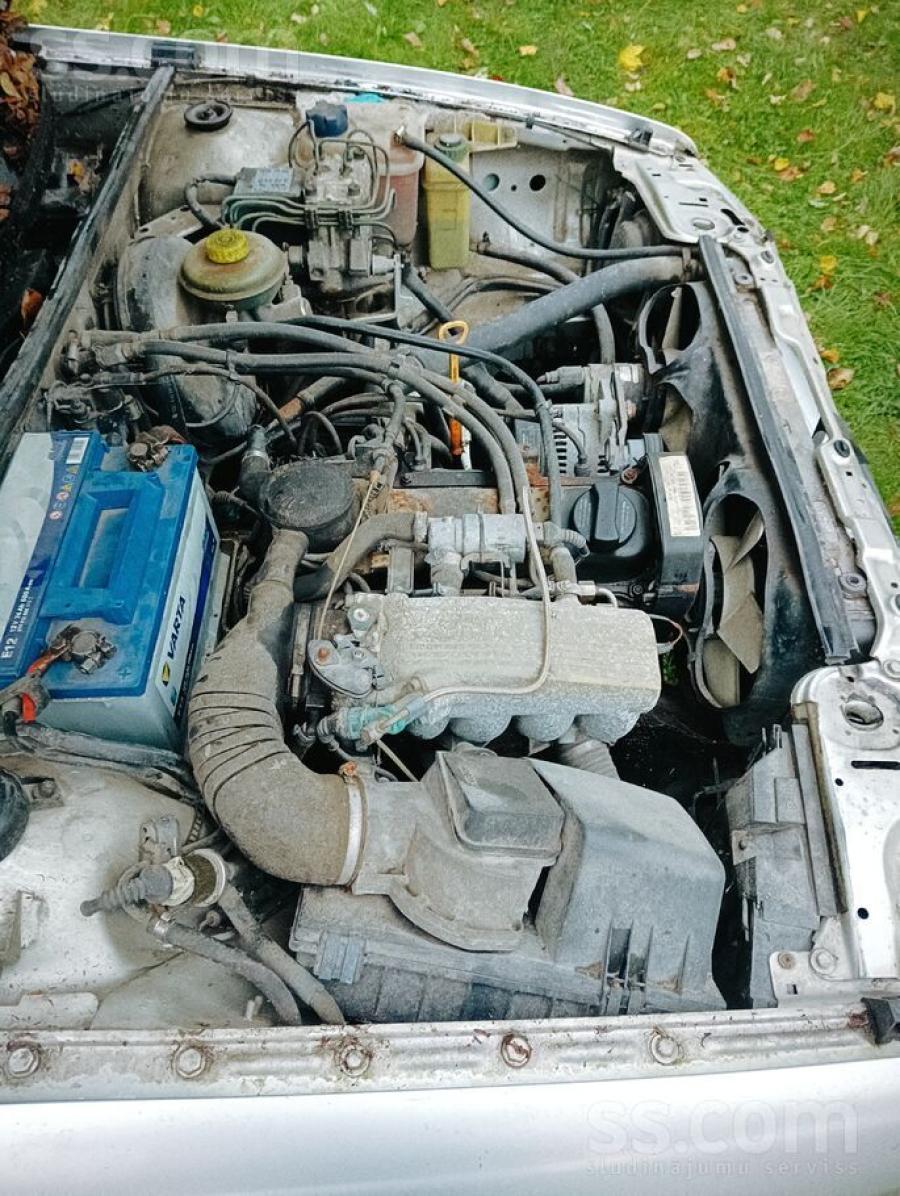 Grey Audi 80 1994 in Jelgava, with an engine capacity of 2.00 L and mileage of 304 thousand km for 700 €, photo 3 on AUTOMOTO.COM.LV