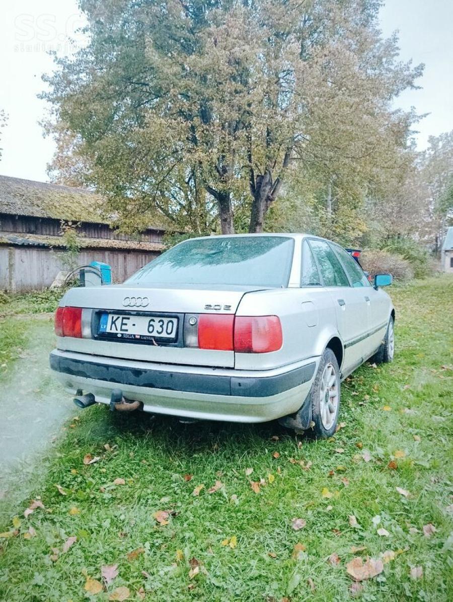 Grey Audi 80 1994 in Jelgava, with an engine capacity of 2.00 L and mileage of 304 thousand km for 700 €, photo 4 on AUTOMOTO.COM.LV