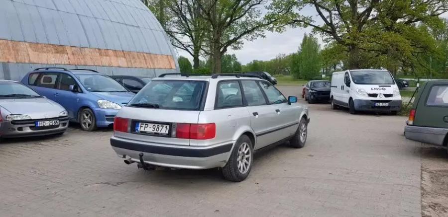 Pelēks Audi 80 1992 Valmiera, ar dzinēja tilpumu 2.00 L un nobraukumu 300 tūkst. km par 860 €, foto 4 vietnē AUTOMOTO.COM.LV