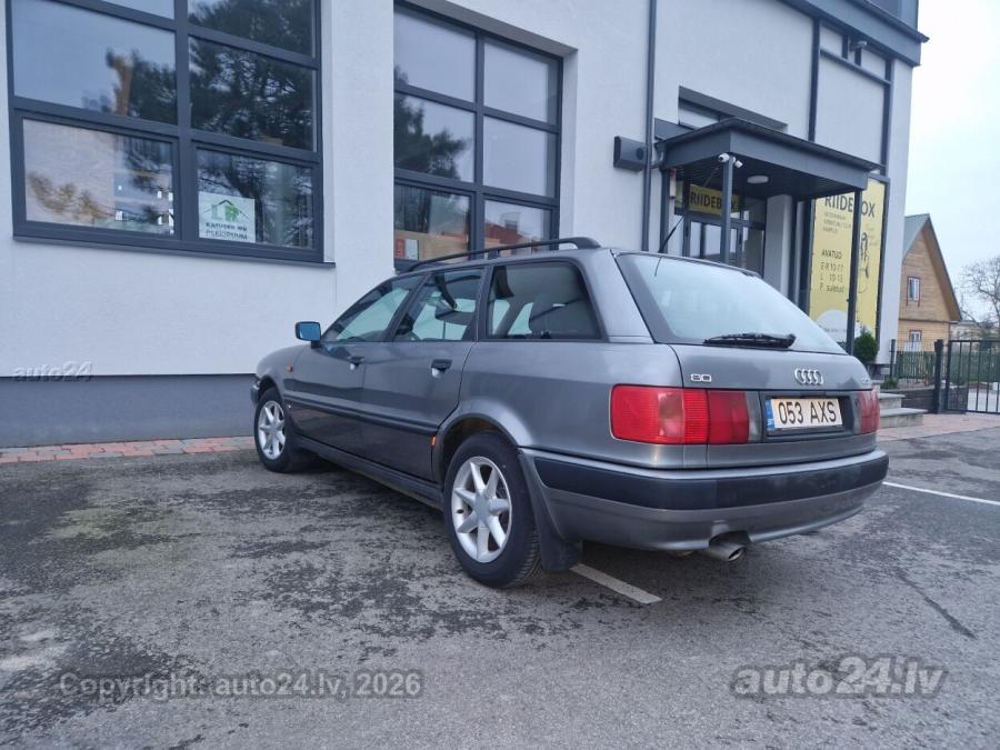 Pelēks Audi 80 1993 Rakvere, ar dzinēja tilpumu 2.00 L un nobraukumu 240 tūkst. km par 1550 €, foto 3 vietnē AUTOMOTO.COM.LV