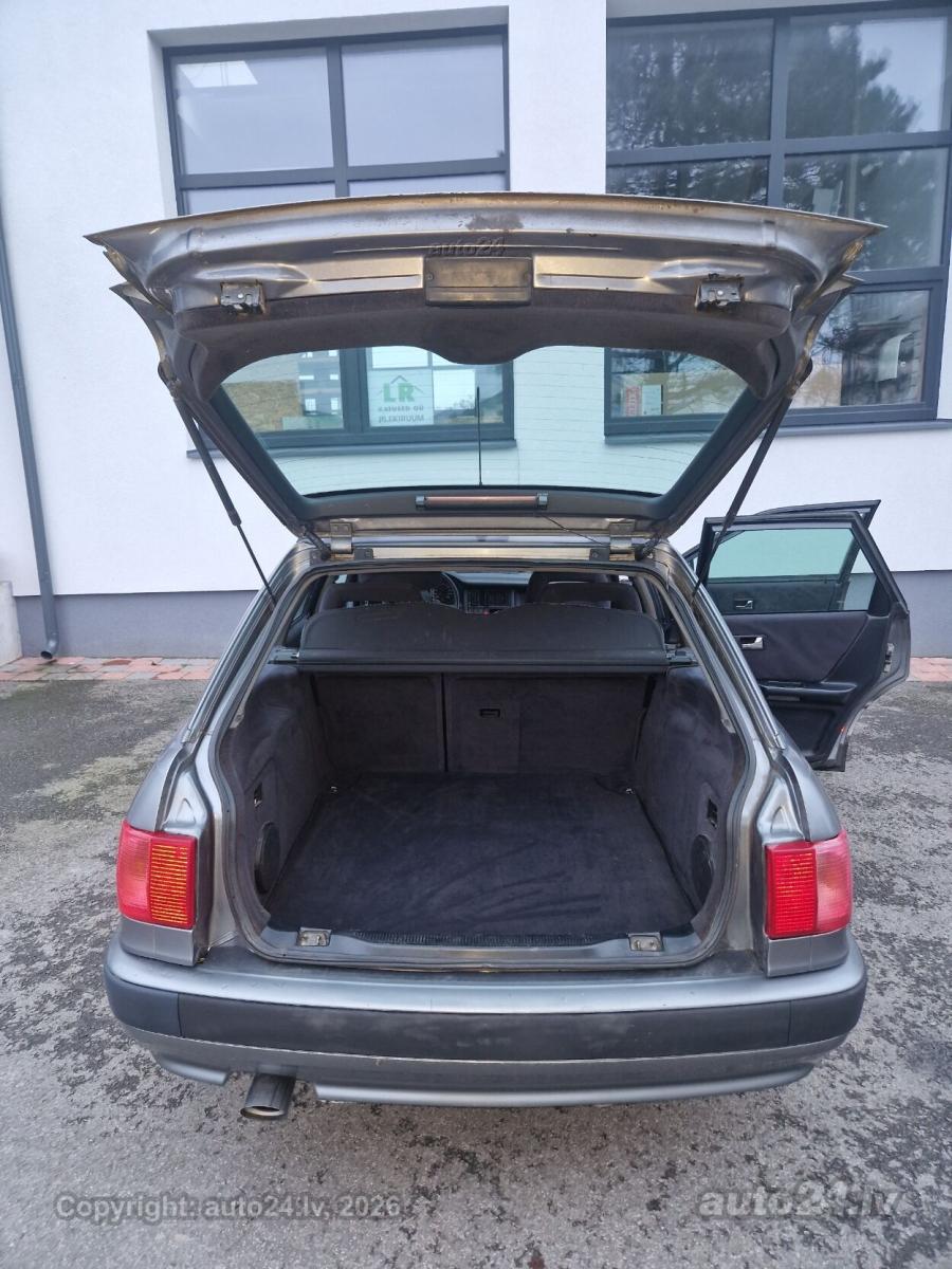 Pelēks Audi 80 1993 Rakvere, ar dzinēja tilpumu 2.00 L un nobraukumu 240 tūkst. km par 1550 €, foto 12 vietnē AUTOMOTO.COM.LV
