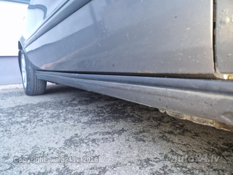 Pelēks Audi 80 1993 Rakvere, ar dzinēja tilpumu 2.00 L un nobraukumu 240 tūkst. km par 1550 €, foto 17 vietnē AUTOMOTO.COM.LV