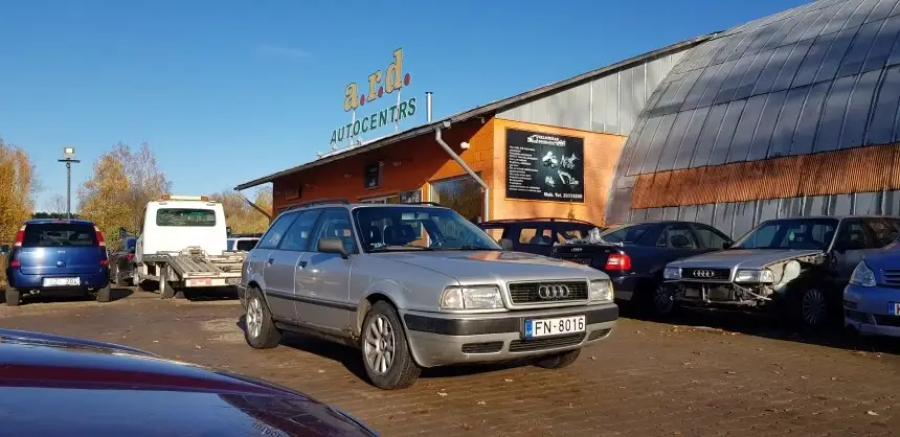 Pelēks Audi 80 1994 Valmiera, ar dzinēja tilpumu 2.00 L un nobraukumu 269 tūkst. km par 550 €, foto 1 vietnē AUTOMOTO.COM.LV