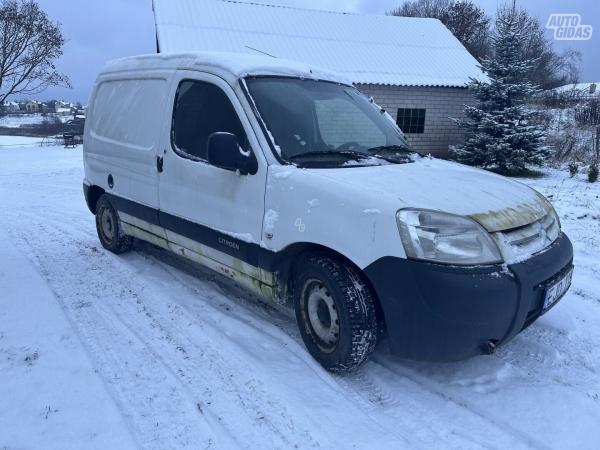 Audi 80 1993 in Vilnius, with an engine capacity of 1.60 L and mileage of 340 thousand km for 350 €, photo 1 on AUTOMOTO.COM.LV