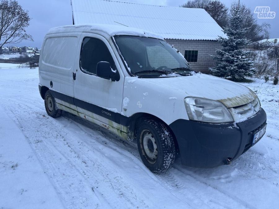Audi 80 1993 in Vilnius, with an engine capacity of 1.60 L and mileage of 340 thousand km for 350 €, photo 1 on AUTOMOTO.COM.LV