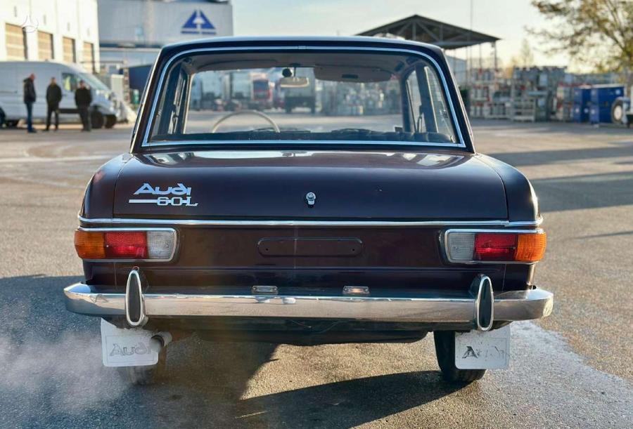 Sarkans Audi 80 1972 Viļņa, ar dzinēja tilpumu 1.50 L un nobraukumu 72 tūkst. km par 6200 €, foto 6 vietnē AUTOMOTO.COM.LV