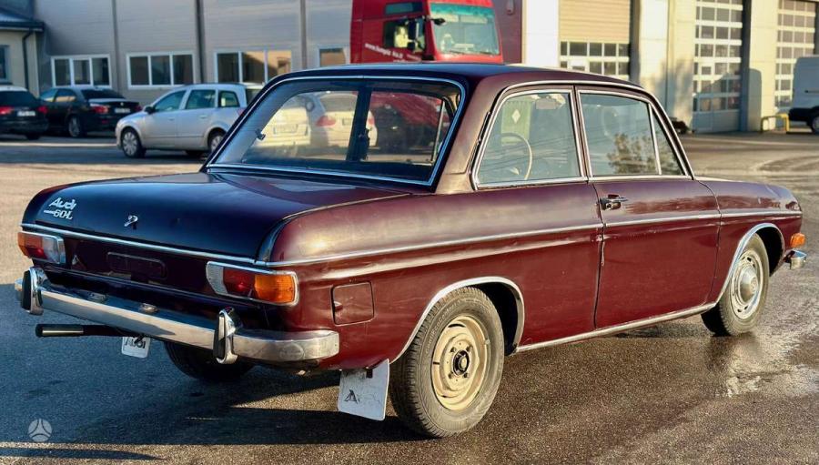 Sarkans Audi 80 1972 Viļņa, ar dzinēja tilpumu 1.50 L un nobraukumu 72 tūkst. km par 6200 €, foto 7 vietnē AUTOMOTO.COM.LV
