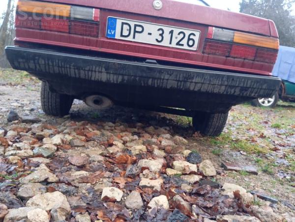 Red Audi 80 1984 in Rezekne, with an engine capacity of 1.60 L and mileage of 235 thousand km for 990 €, photo 4 on AUTOMOTO.COM.LV