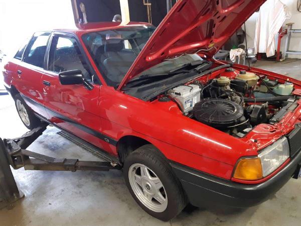 Red Audi 80 1988 in Klaipeda, with an engine capacity of 1.78 L and mileage of 200 thousand km for 3500 €, photo 8 on AUTOMOTO.COM.LV