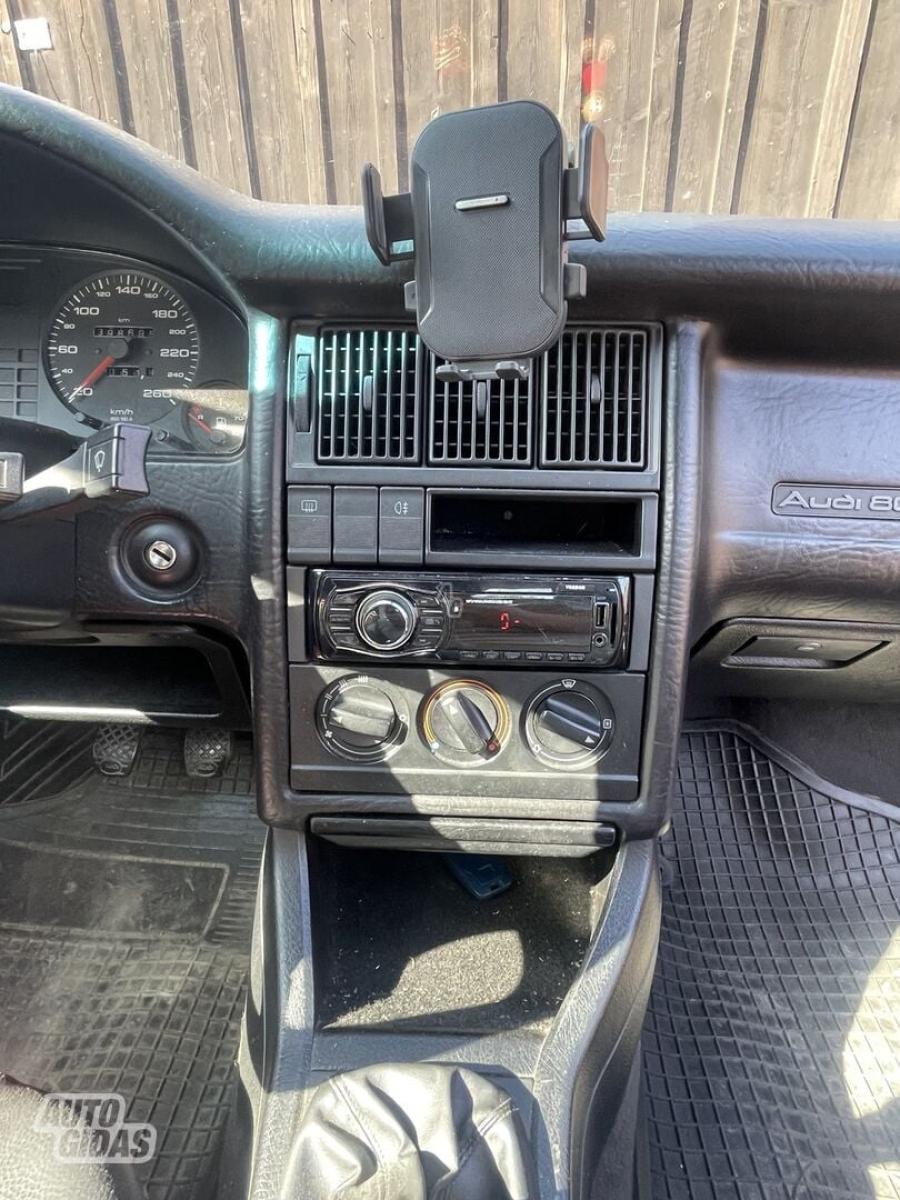 Sarkans Audi 80 1988 Viļņa, ar dzinēja tilpumu 1.80 L un nobraukumu 399 tūkst. km par 1300 €, foto 12 vietnē AUTOMOTO.COM.LV