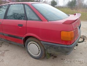 Sarkans Audi 80 1989 Ventspils, ar dzinēja tilpumu 1.60 L un nobraukumu 280 tūkst. km par 600 €, foto 4 vietnē AUTOMOTO.COM.LV