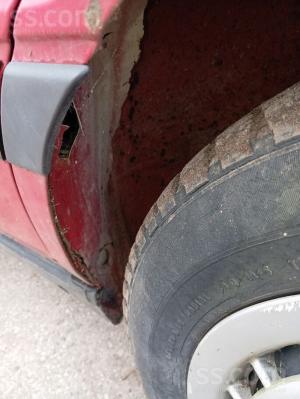 Sarkans Audi 80 1989 Ventspils, ar dzinēja tilpumu 1.60 L un nobraukumu 280 tūkst. km par 600 €, foto 16 vietnē AUTOMOTO.COM.LV