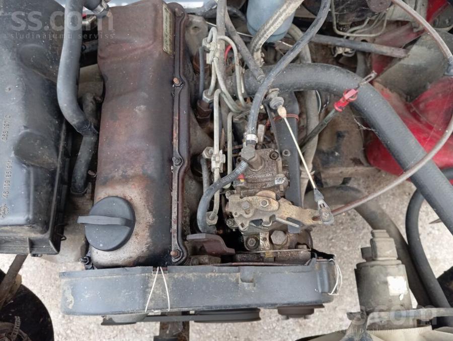 Sarkans Audi 80 1989 Ventspils, ar dzinēja tilpumu 1.60 L un nobraukumu 280 tūkst. km par 600 €, foto 22 vietnē AUTOMOTO.COM.LV