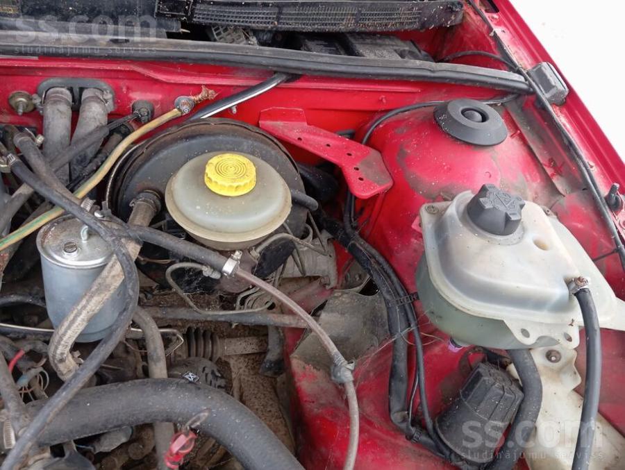 Sarkans Audi 80 1989 Ventspils, ar dzinēja tilpumu 1.60 L un nobraukumu 280 tūkst. km par 600 €, foto 24 vietnē AUTOMOTO.COM.LV