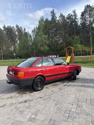 Sarkans Audi 80 1989 Madona, ar dzinēja tilpumu 1.80 L un nobraukumu 190 tūkst. km par 900 €, foto 3 vietnē AUTOMOTO.COM.LV