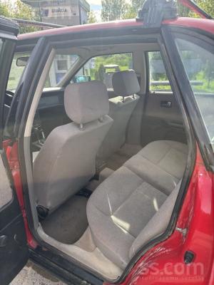 Sarkans Audi 80 1989 Madona, ar dzinēja tilpumu 1.80 L un nobraukumu 190 tūkst. km par 900 €, foto 7 vietnē AUTOMOTO.COM.LV