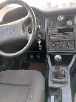 Sarkans Audi 80 1990 Rīga, ar dzinēja tilpumu 1.60 L un nobraukumu 560 tūkst. km par 1500 €, foto 13 vietnē AUTOMOTO.COM.LV