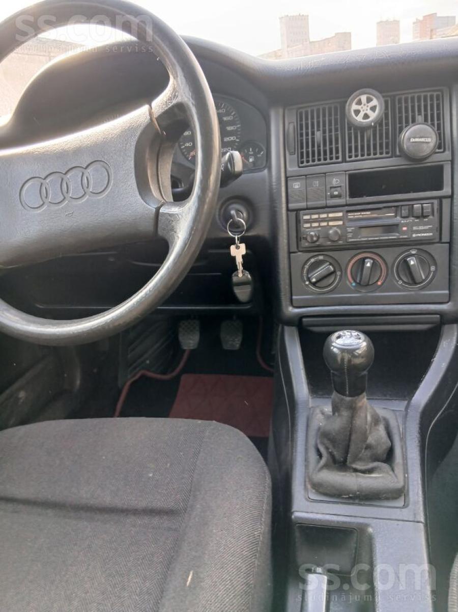 Sarkans Audi 80 1990 Rīga, ar dzinēja tilpumu 1.60 L un nobraukumu 560 tūkst. km par 1500 €, foto 13 vietnē AUTOMOTO.COM.LV