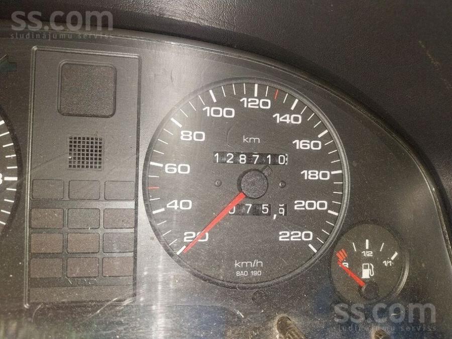 Красный Ауди 80 1991 в Валмиера, объемом двигателя 2.00 л и пробегом 128 тыс. км за 1150 €, фото 5 на AUTOMOTO.COM.LV