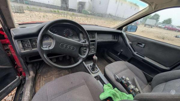 Red Audi 80 1991 in Klaipeda, with an engine capacity of 1.78 L and mileage of 251 thousand km for 990 €, photo 3 on AUTOMOTO.COM.LV