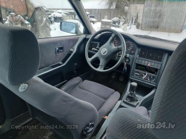 Red Audi 80 1992 in Tallinn, with an engine capacity of 2.00 L and mileage of 330 thousand km for 2950 €, photo 4 on AUTOMOTO.COM.LV