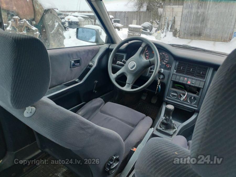 Red Audi 80 1992 in Tallinn, with an engine capacity of 2.00 L and mileage of 330 thousand km for 2950 €, photo 4 on AUTOMOTO.COM.LV