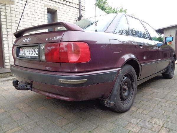 Red Audi 80 1992 in Ventspils, with an engine capacity of 1.90 L and mileage of 396 thousand km for 544 €, photo 5 on AUTOMOTO.COM.LV