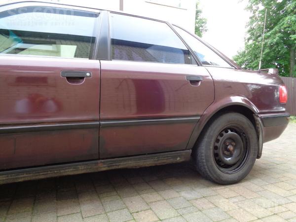 Red Audi 80 1992 in Ventspils, with an engine capacity of 1.90 L and mileage of 396 thousand km for 544 €, photo 8 on AUTOMOTO.COM.LV