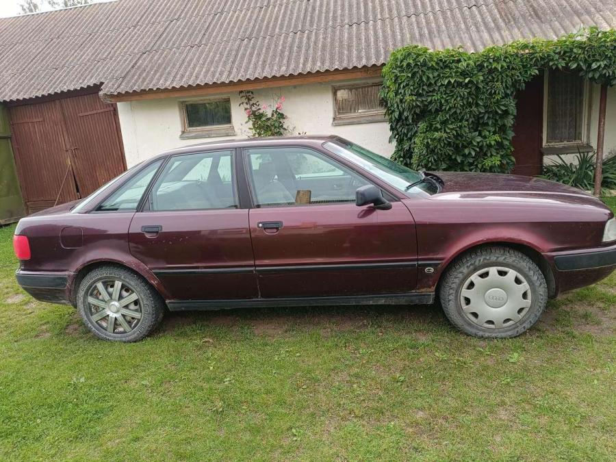 Sarkans Audi 80 1992 Joniškis, ar dzinēja tilpumu 1.98 L un nobraukumu 237 tūkst. km par 500 €, foto 5 vietnē AUTOMOTO.COM.LV