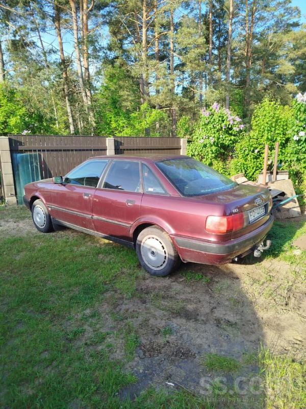 Sarkans Audi 80 1994 Rīga, ar dzinēja tilpumu 2.00 L un nobraukumu 212 tūkst. km par 1200 €, foto 3 vietnē AUTOMOTO.COM.LV