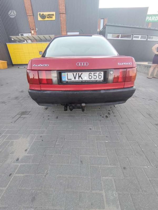 Red Audi 80 1998 in Vilnius, with an engine capacity of 1.57 L and mileage of 330 thousand km for 1100 €, photo 5 on AUTOMOTO.COM.LV