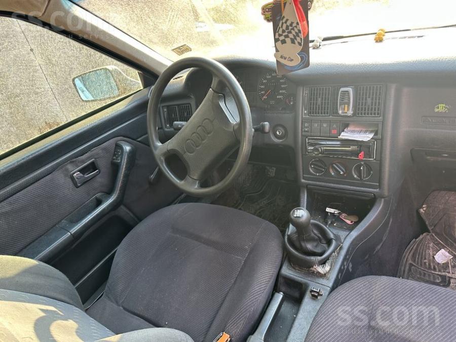 Sarkans Audi 80 1993 Rīga, ar dzinēja tilpumu 2.00 L un nobraukumu 278 tūkst. km par 250 €, foto 5 vietnē AUTOMOTO.COM.LV