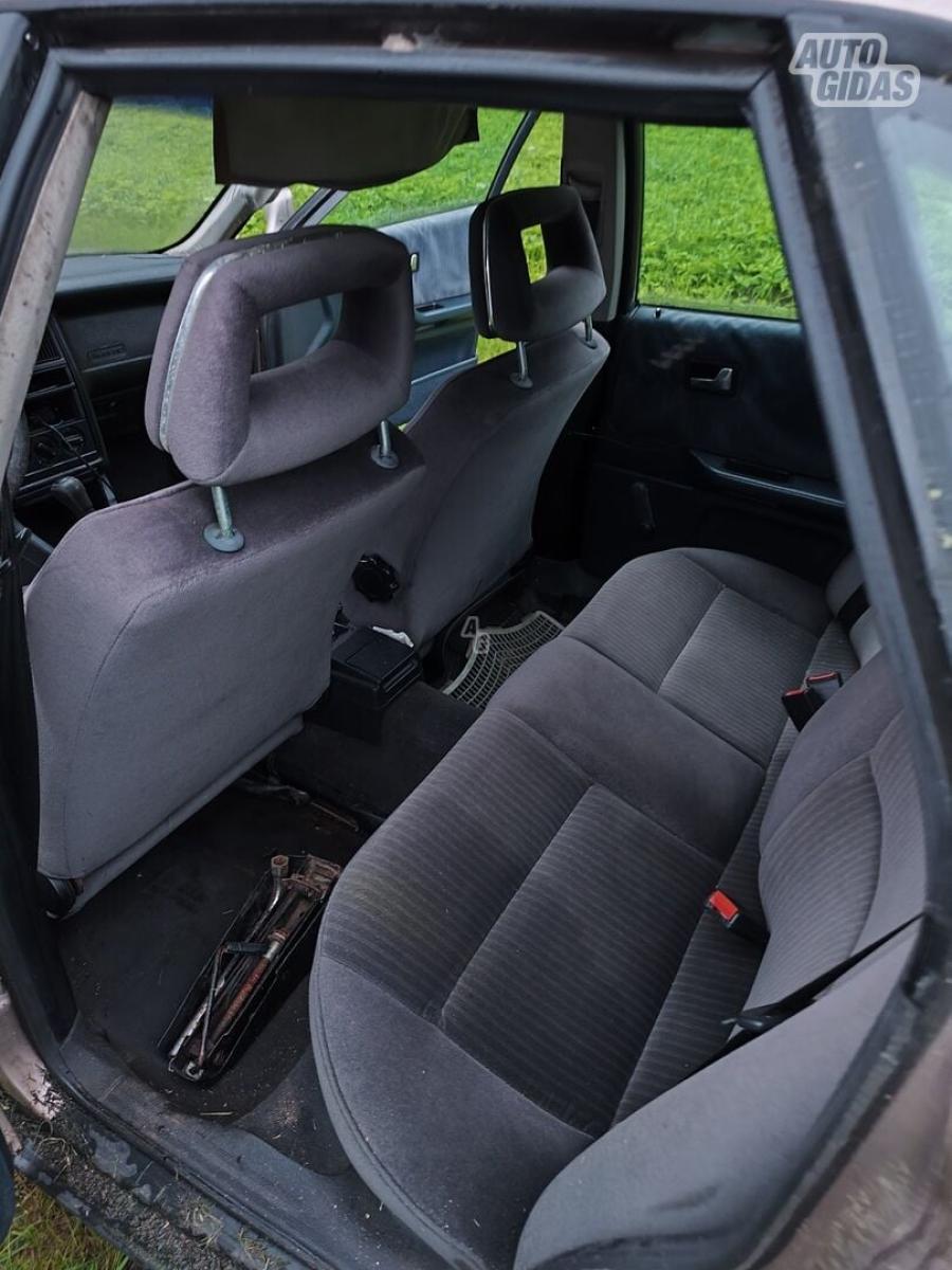 Audi 80 1988 in Moletai, with an engine capacity of 1.80 L and mileage of 285 thousand km for 400 €, photo 4 on AUTOMOTO.COM.LV