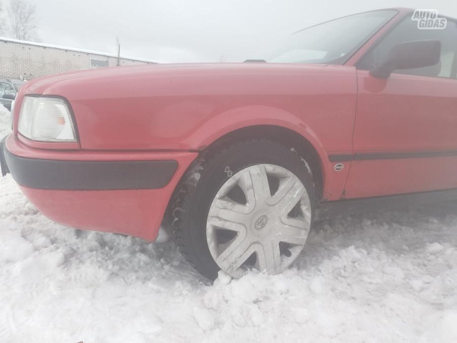 Audi 80 1992 Telšiai, ar dzinēja tilpumu 2.00 L un nobraukumu 379 tūkst. km par 700 €, foto 5 vietnē AUTOMOTO.COM.LV