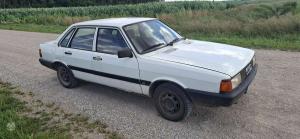 Balts Audi 80 1986 Panevēža, ar dzinēja tilpumu 1.58 L un nobraukumu 272 tūkst. km par 900 €, foto  vietnē AUTOMOTO.COM.LV