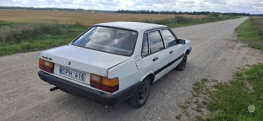 Balts Audi 80 1986 Panevēža, ar dzinēja tilpumu 1.58 L un nobraukumu 272 tūkst. km par 900 €, foto 3 vietnē AUTOMOTO.COM.LV