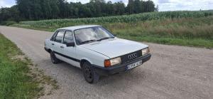 Balts Audi 80 1986 Panevēža, ar dzinēja tilpumu 1.58 L un nobraukumu 272 tūkst. km par 900 €, foto 5 vietnē AUTOMOTO.COM.LV