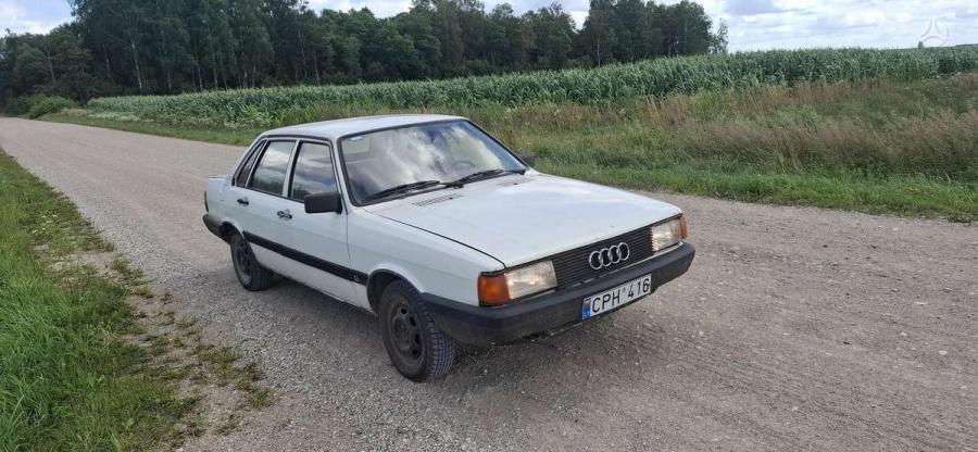 Balts Audi 80 1986 Panevēža, ar dzinēja tilpumu 1.58 L un nobraukumu 272 tūkst. km par 900 €, foto 5 vietnē AUTOMOTO.COM.LV