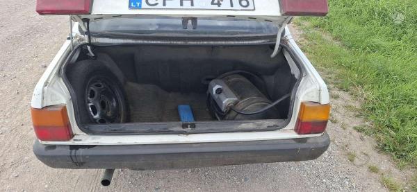 Balts Audi 80 1986 Panevēža, ar dzinēja tilpumu 1.58 L un nobraukumu 272 tūkst. km par 900 €, foto 5 vietnē AUTOMOTO.COM.LV