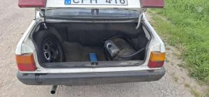 Balts Audi 80 1986 Panevēža, ar dzinēja tilpumu 1.58 L un nobraukumu 272 tūkst. km par 900 €, foto 6 vietnē AUTOMOTO.COM.LV