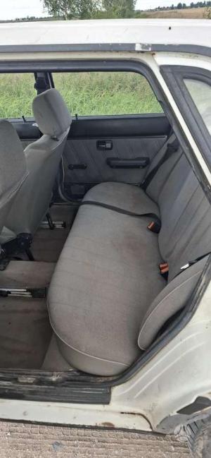 Balts Audi 80 1986 Panevēža, ar dzinēja tilpumu 1.58 L un nobraukumu 272 tūkst. km par 900 €, foto 7 vietnē AUTOMOTO.COM.LV
