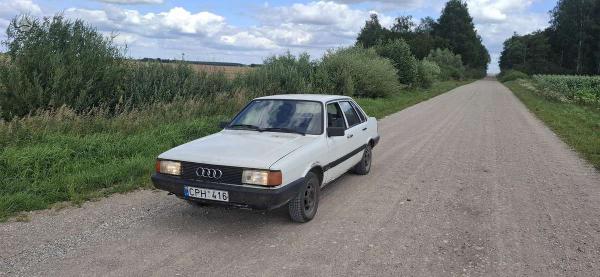 Balts Audi 80 1986 Panevēža, ar dzinēja tilpumu 1.58 L un nobraukumu 272 tūkst. km par 900 €, foto 7 vietnē AUTOMOTO.COM.LV