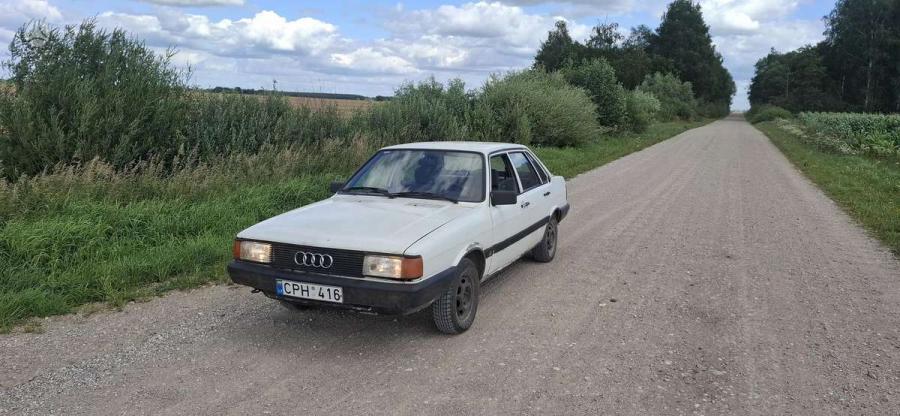 Balts Audi 80 1986 Panevēža, ar dzinēja tilpumu 1.58 L un nobraukumu 272 tūkst. km par 900 €, foto 8 vietnē AUTOMOTO.COM.LV